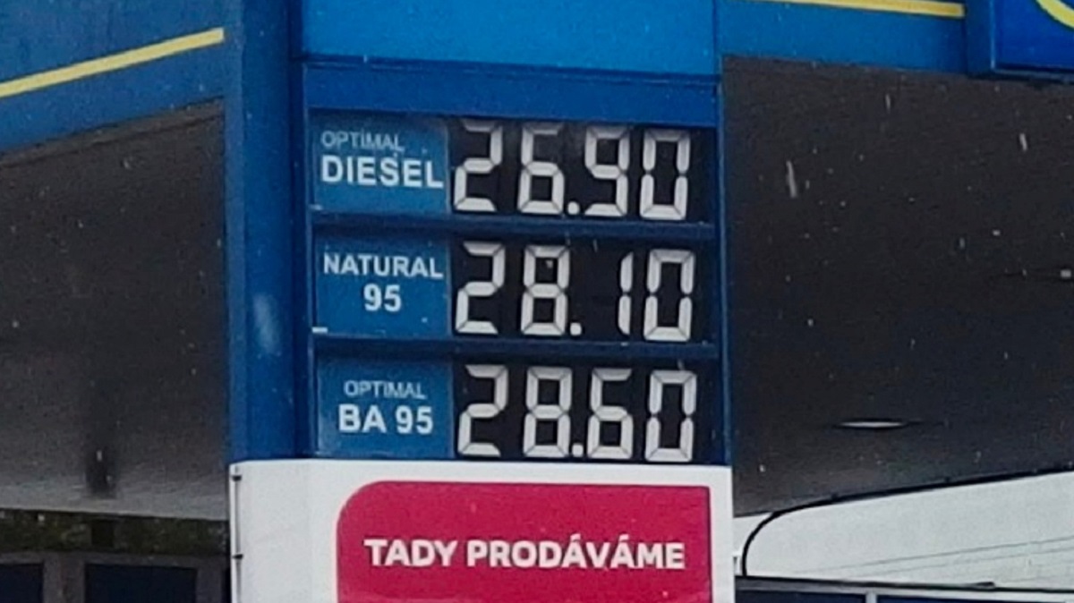 Benzín lze na některých místech koupit dokonce pod 25 korun