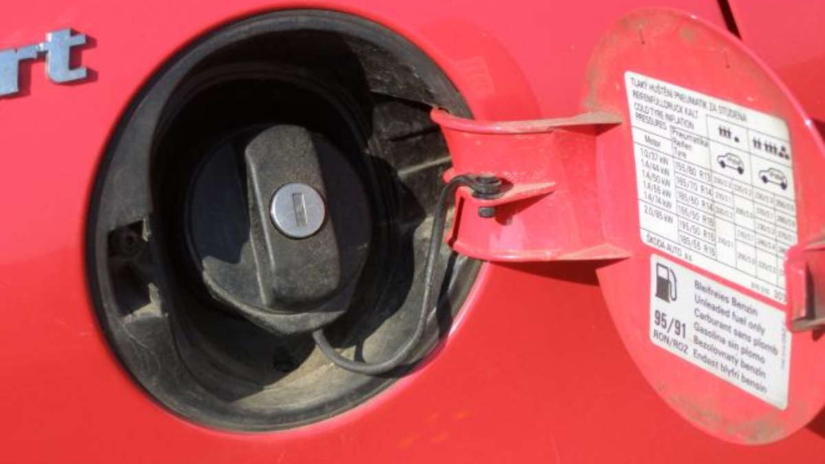 Řidiči v ohrožení: Každé auto může raz dva skončit s prázdnou nádrží
